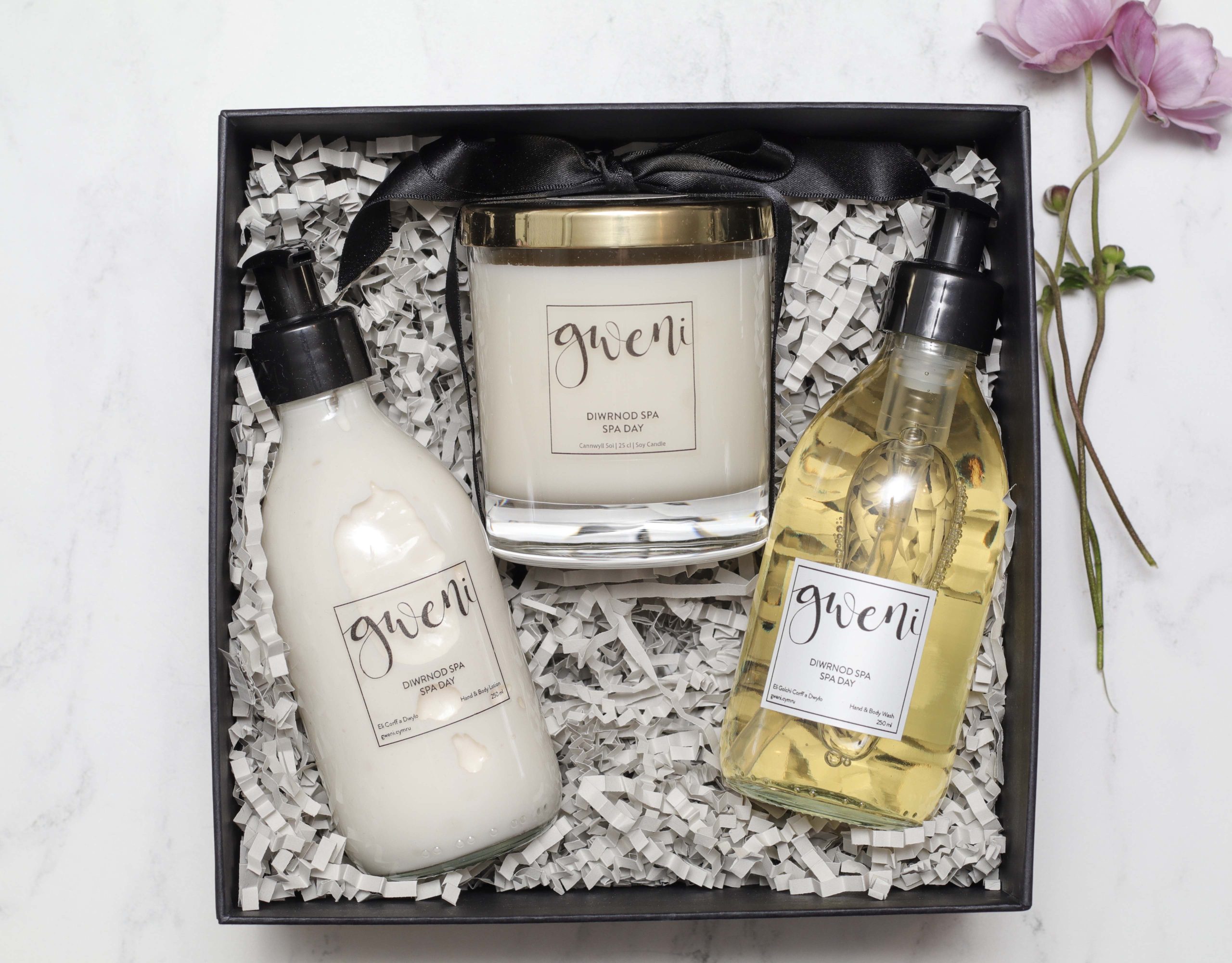 Beachcombing Candle and Lotions Luxury Gift Box - Gweni